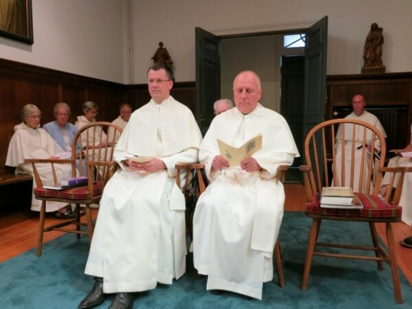 Inkleding twee nieuwe novicen: Luc van der Meer en Hans Smulders ...